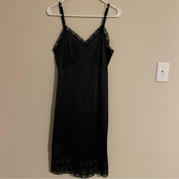 Lady Manhattan | Intimates & Sleepwear | Vintage Lady Manhattan Elegant ...